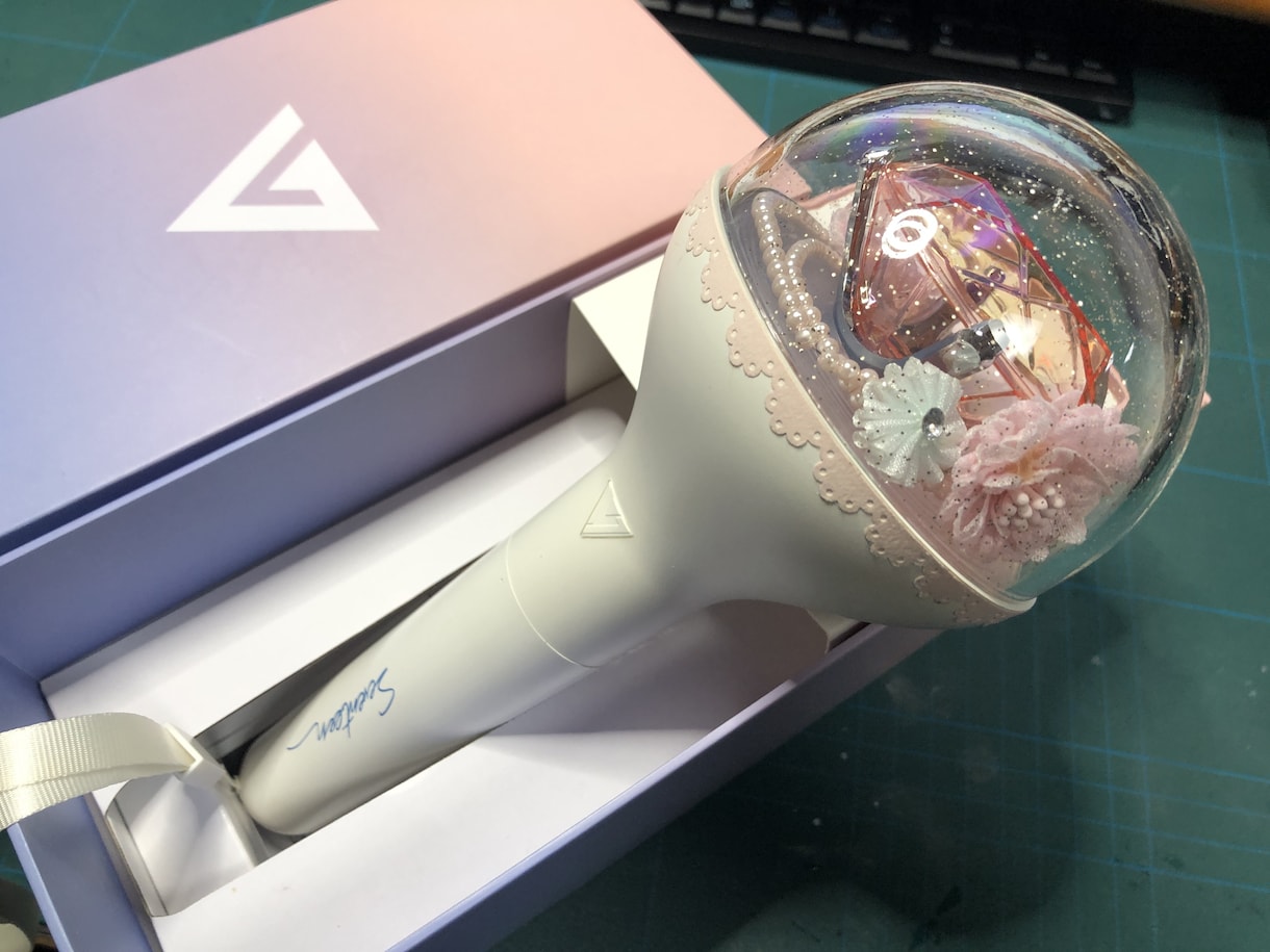 推しグッズ、カスタマイズします K-POP、アイドルのペンライト塗装、うちわ各種ケースの加工