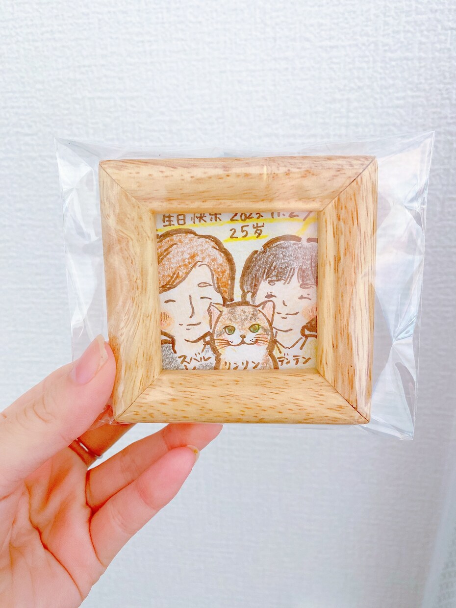 色鉛筆でゆるく可愛い似顔絵を描きます 【フレーム付き・郵送料込み】誕生日や記念日のプレゼントに